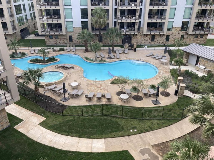 Water-view Condo With Balcony, Smart Tvs, Washer/dryer And Pool - Lake Travis, TX