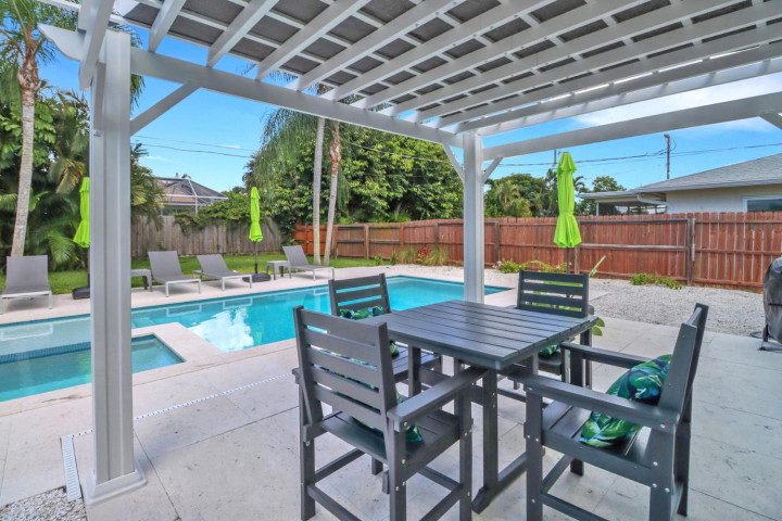 Little Beach House W/ Pool&spa - 5 Minutes To Vanderbilt Beach (Pet Friendly) - Naples, FL