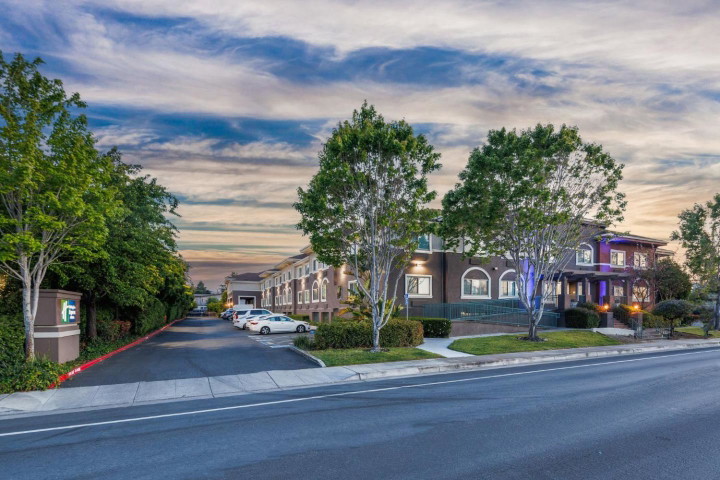 Holiday Inn Express & Suites Mountain View Silicon Valley By Ihg - Palo Alto, CA