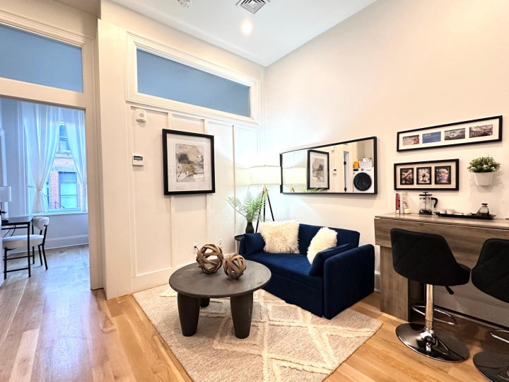 Modern One-bedroom With Kitchen & Laundry In Downtown Providence - Warwick, RI