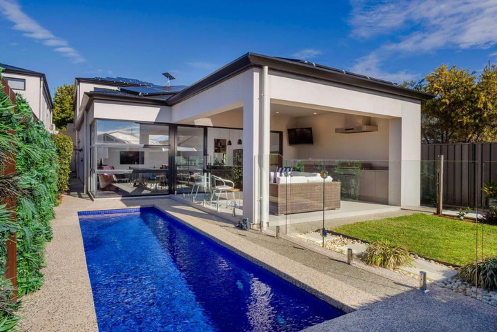 Belle Escapes - The Clovelly House, Luxury Coastal Retreat - Adelaide