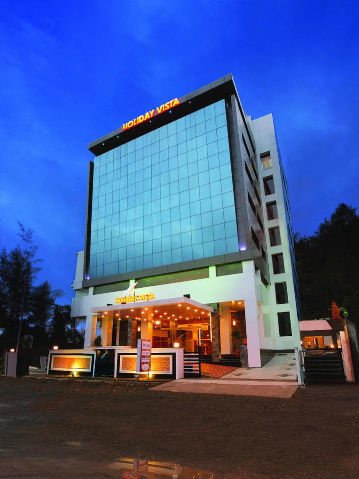 Holiday Vista Thekkady A Premium Hotel Near Periyar Wild Life Sanctuary With Sky View Pool - Thekkady