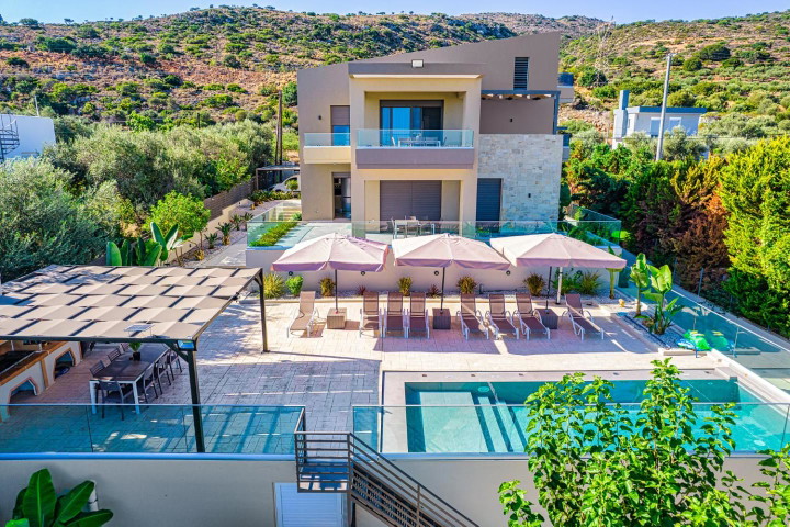 Chris And Stratos Villa With Private Ecologic Pool And Kid's Playground! - Chania