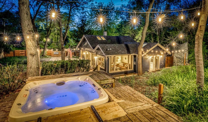 Secluded Fenced Cottage W Dune Top Hot Tub Near Hiking Dog Friendly - Gary, IN