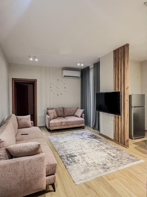 Elegant Rose City Center Oasis - Tirana