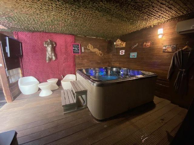 Dépendance Cosy Climatisée Jacuzzi Diner Aux Chandelles - Aimargues