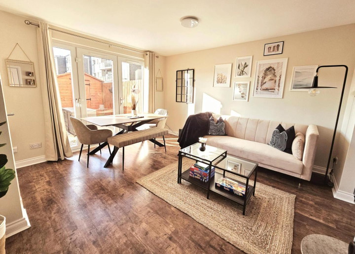 Modern 5 Bedroom Townhouse With Free Parking - Glasgow