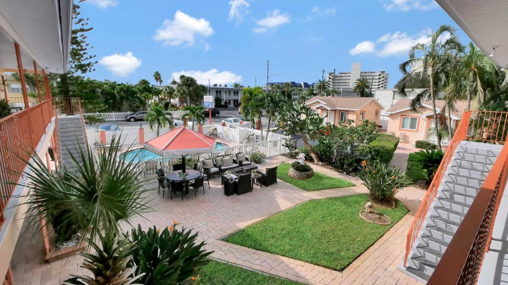 Carlton House Motel And Suites - Saint Pete Beach, FL