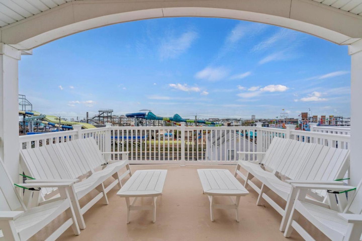 Steps From Beach & Boardwalk, Ocean Views With 5 Decks, 3 Cars - Seaside Heights, NJ