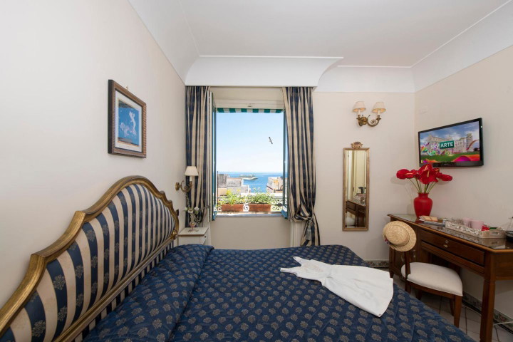 Amalfi Old Square Room & Apartments , 73 Steps From The Street - Atrani