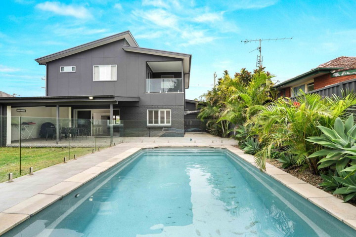 Coastal Family Escape, Pool, Yard & 150m To Warilla Beach - Kiama