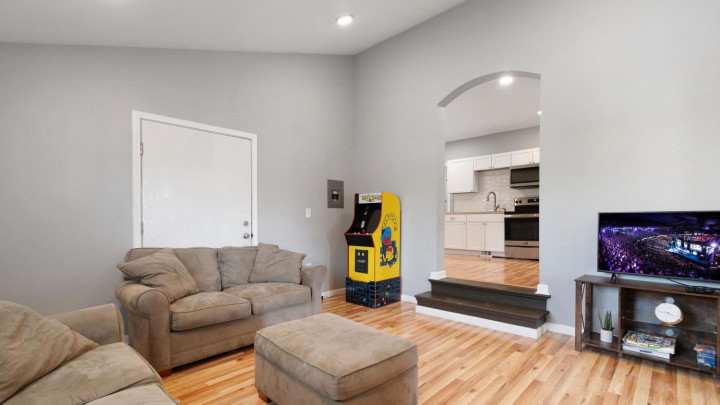 Beautifull Whole House! Walk To Niagara Falls! 4 Bedroom Home - Niagara Falls