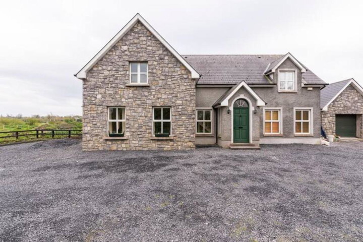 Ballinasloe Guest House In The Heart Of The Country - County Offaly