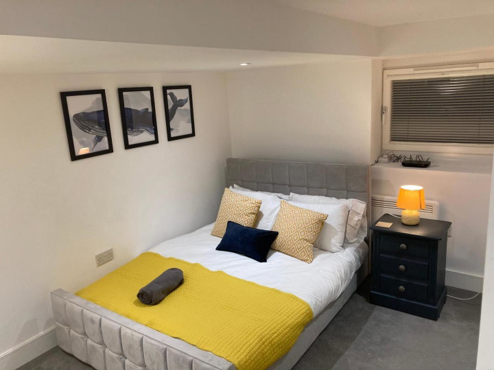 Garden Flat In City Centre With Parking - 채텀