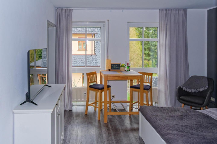 Gemütliches Apartment Mit Küche, Wlan & Parkplatz In Chemnitz-rabenstein - Chemnitz