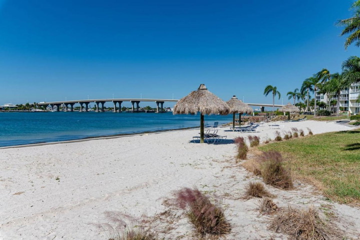 Isla Del Sol Top Floor Bahia Vista 541 - St. Petersburg, FL