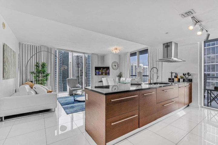 Luxurious Condo At Icon With Views - South Miami, FL