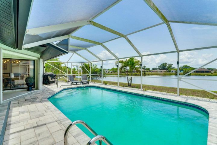 Group Getaway: Luxe Lakeside Gem In Port Charlotte - Punta Gorda, FL
