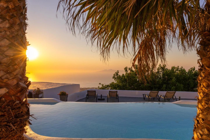 Loft Kaves Pool & Bar Suites - Santorini