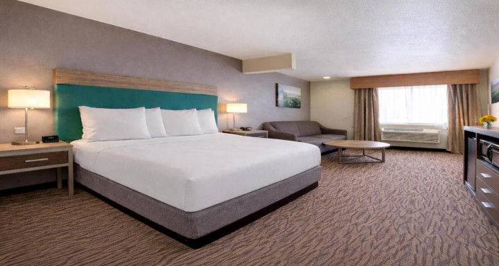 Best Western Plus Peppertree Airport Inn - Spokane, WA
