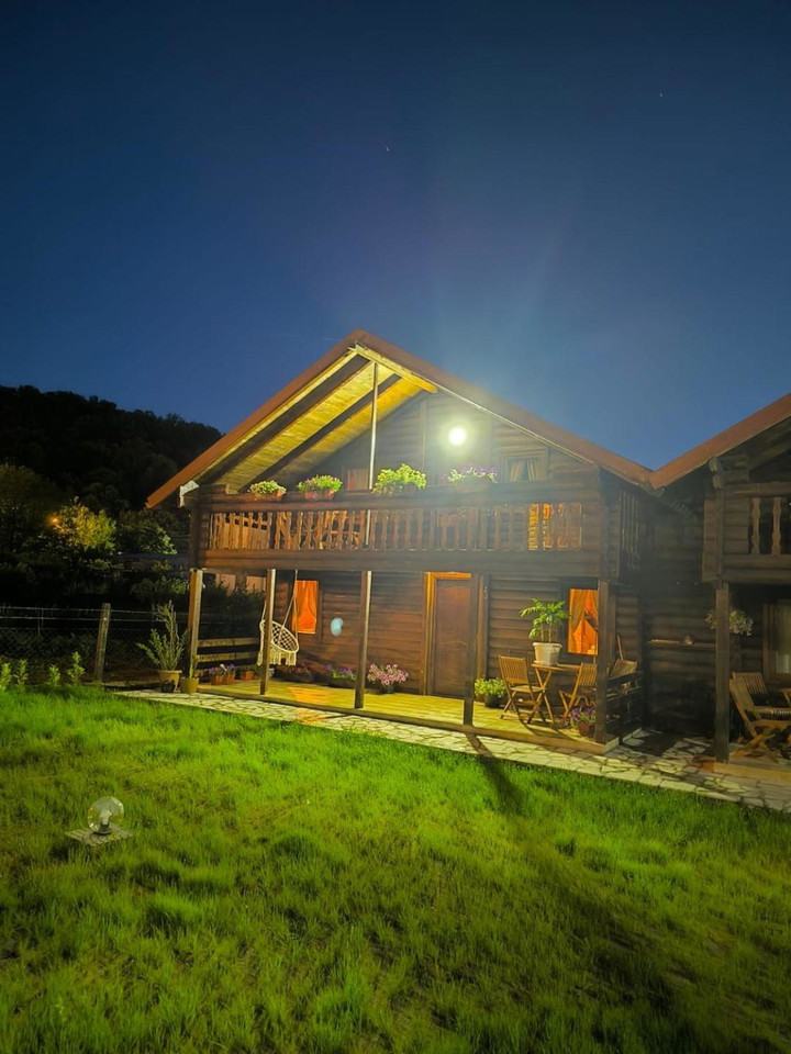 Wooden Lakeside Cottage - Montenegro