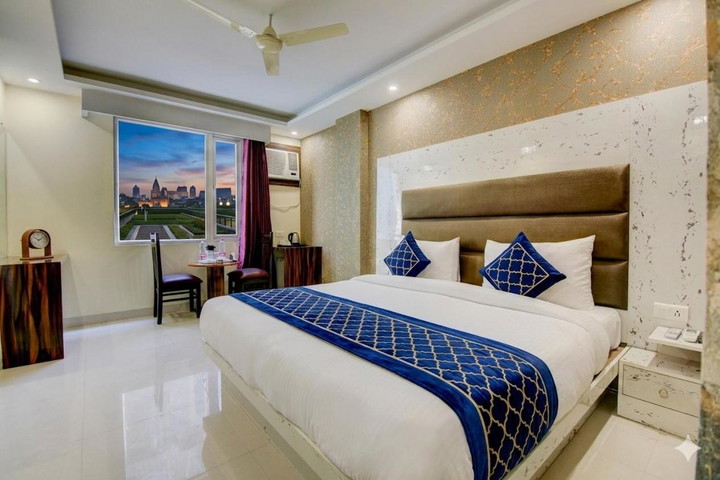 Hotel Woodfals In-free Airport Pickup & Drop - New Delhi