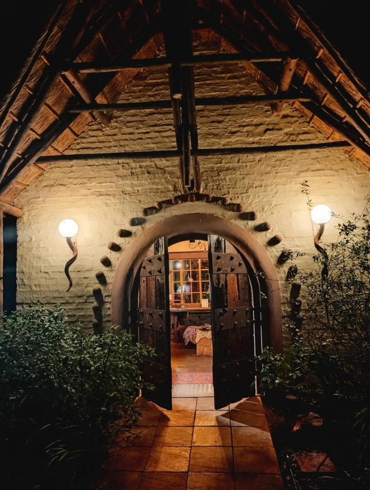 African Silhouette Guesthouse 18 Min From Airport Shuttle Included - Benoni