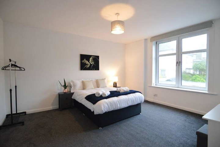 Contemporary 3 Bedroom Flat - Kirkcaldy