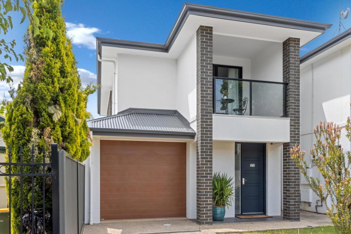 Entire 2 Storey Home In Tranmere - Adelaide Entertainment Centre