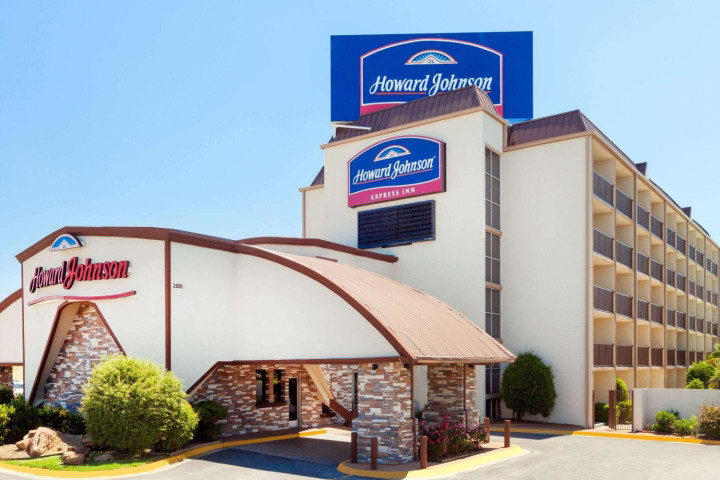 Howard Johnson By Wyndham Arlington Ballpark / Six Flags - Grand Prairie, TX