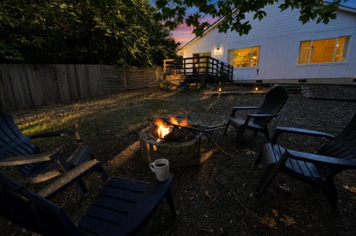 Near Mason Lake - Fast Wifi - Near Mason Hospital - Sleeps 7 - Shelton, WA