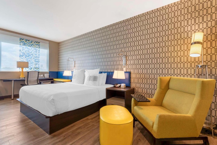 Glō Best Western Dallas South Desoto - Cedar Hill, TX