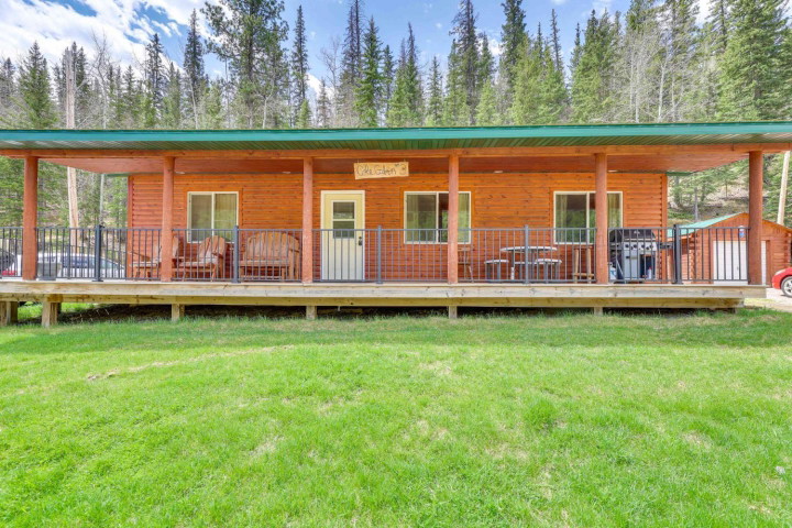 Wraparound Deck & Grill: Deadwood Cabin - Deadwood, SD