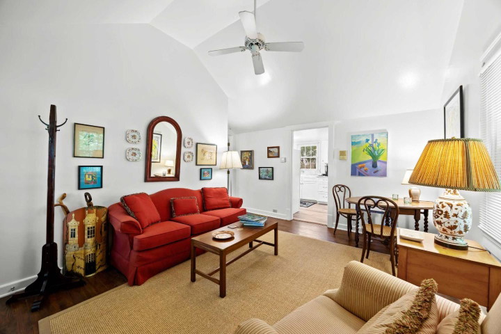 Stunning Cottage In Famous Ky Garden -Sleeps 2 - Louisville, KY
