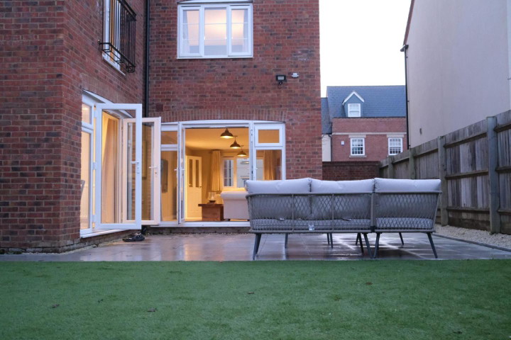 Luxury 6-bedroom House 5 Minutes From Bicester Village Shopping Outlet - Perfect For Business And Family Stays! Private Parking For 4 Cars! - Bicester