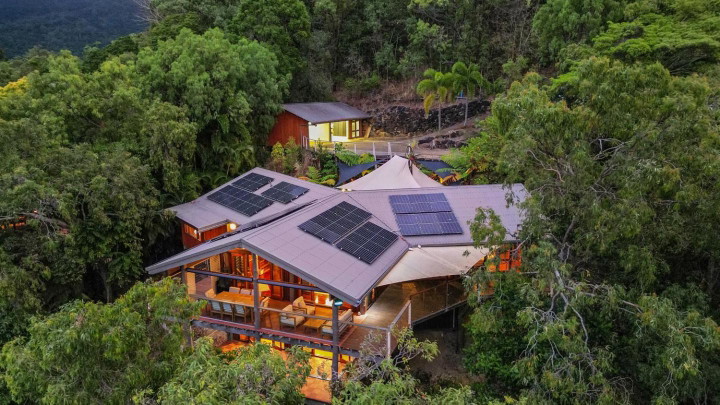 Rainforest Treehouse Sanctuary - With Ocean Views - Cairns