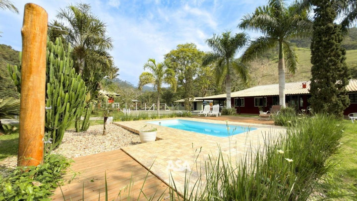 Asa | Refúgio Esmeralda | Salão | Piscina | Itajaí - Brusque