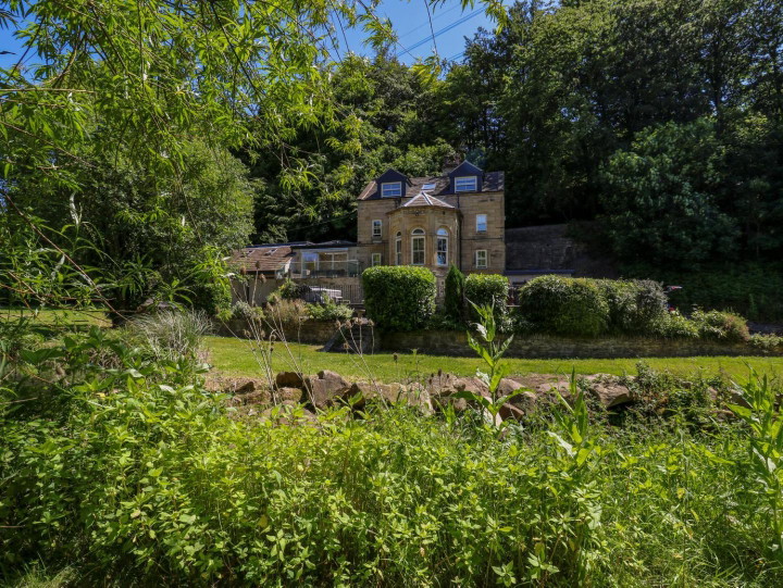 Belvedere Farm - Bradford, United Kingdom