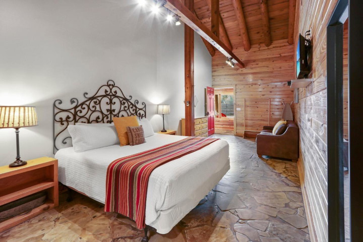 Wimberley Log Cabins Resort And Suites- Unit 3 - Wimberley, TX