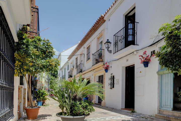 Authentic Andalusian Townhouse - Private Roof Terrace - 5min Beach - Costa del Sol