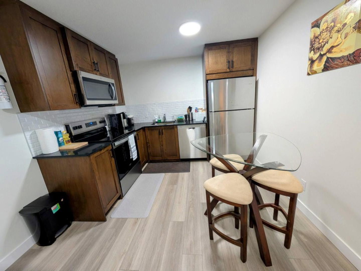 2 Bedroom Guest Suite In Sw - Calgary