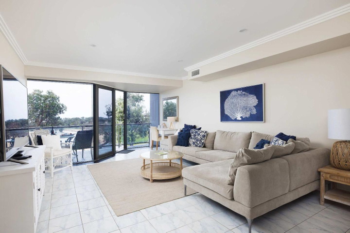 On The Beach Getaway - Beachfront 3 Bedroom Apartment - Anna Bay