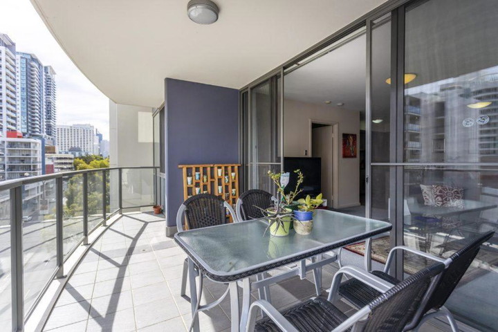 24 Amazing Adelaide Tce 2br 2ba Location - South Perth