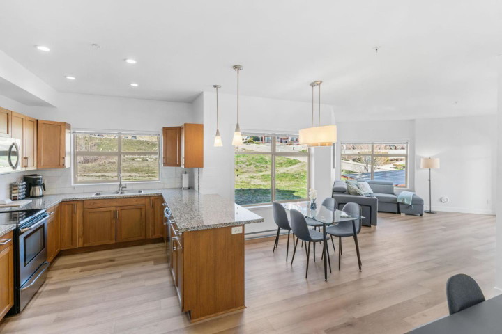 Luxury Lake View Condo In West Kelowna, 5 Star Resort With Pool, Hot Tub And Gym - West Kelowna