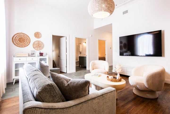 Hollyhock Suite 407 - Louisville, KY