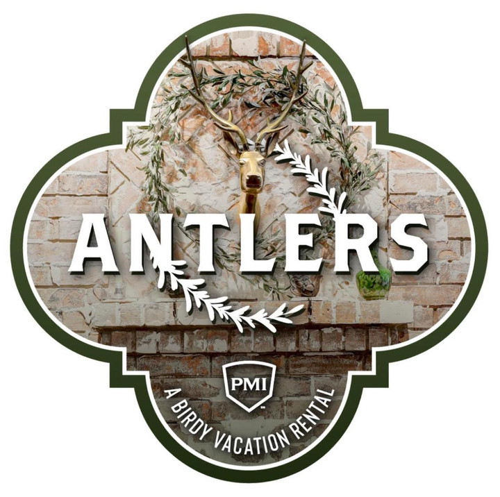 Antlers - A Birdy Vacation Rental - Natural Bridge Wildlife Ranch