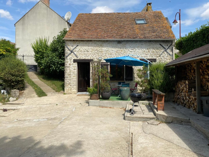 Maison En Pierre Atypique Sur Jardin Paysagé - Centre