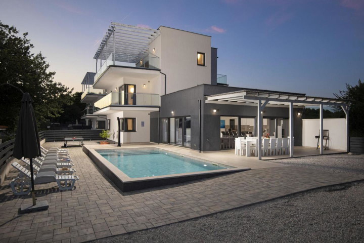 Villa Luna With Jacuzzi, Sauna And Private Pool - Medulin