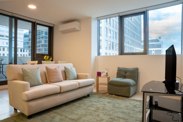Elegant 2-bedroom Luxury Apartment With Parking, Gym And Pool - Ivanhoe