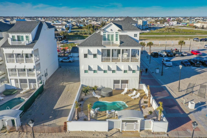 Captain's Choice - Private Pool & Beach Access - Atlantic Beach, NC
